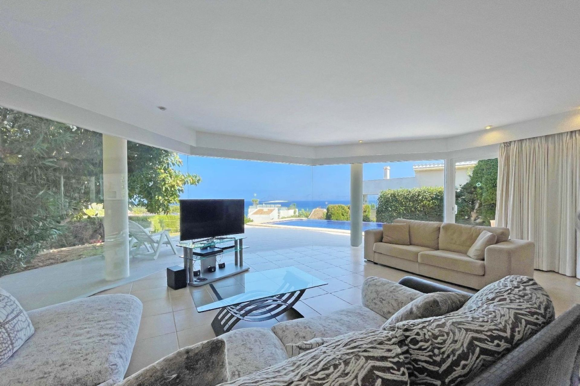 Luxurious property on the Alcanada golf course with breathtaking ...