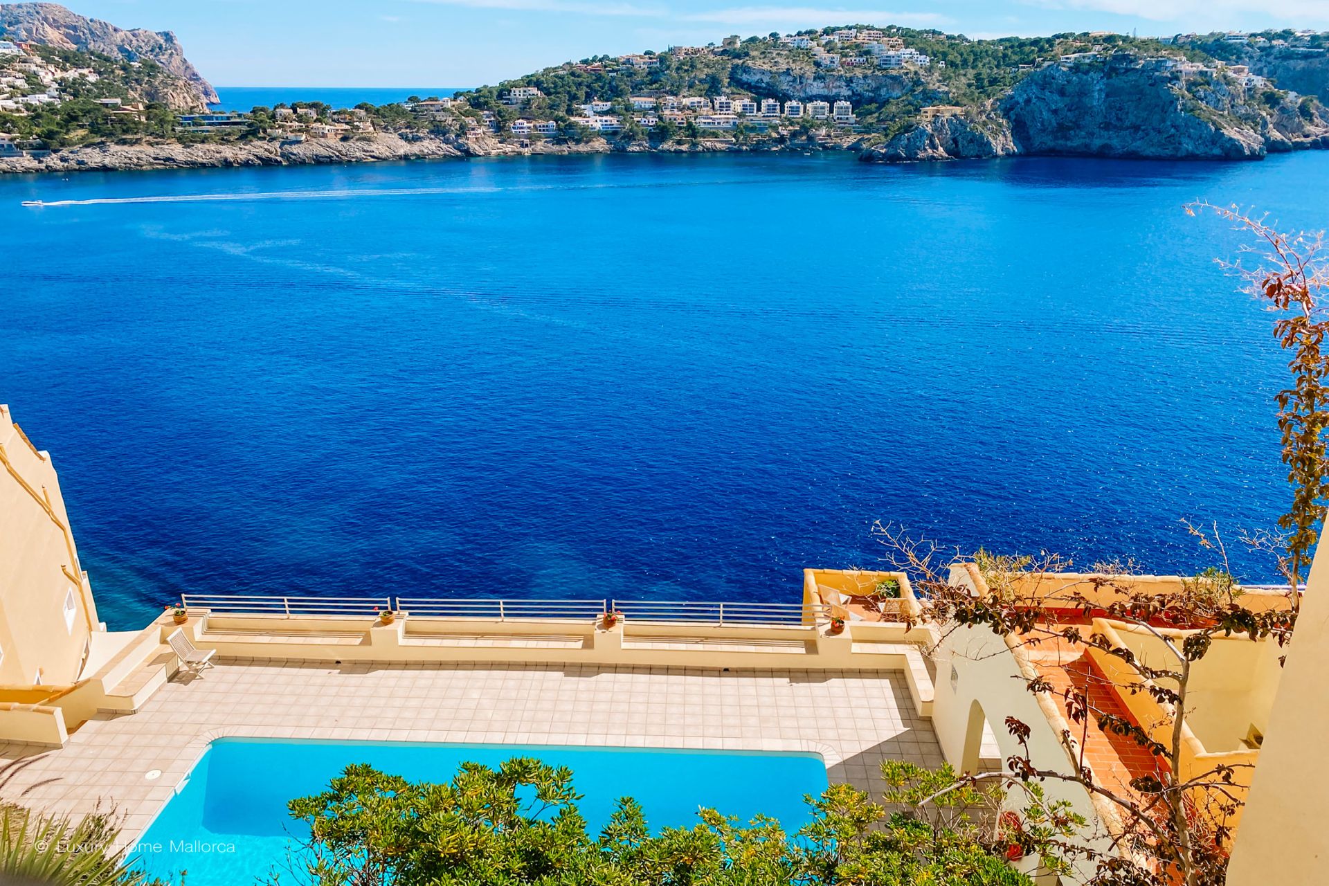 Renovated apartment with fantastic sea views in first sea line in Port ...