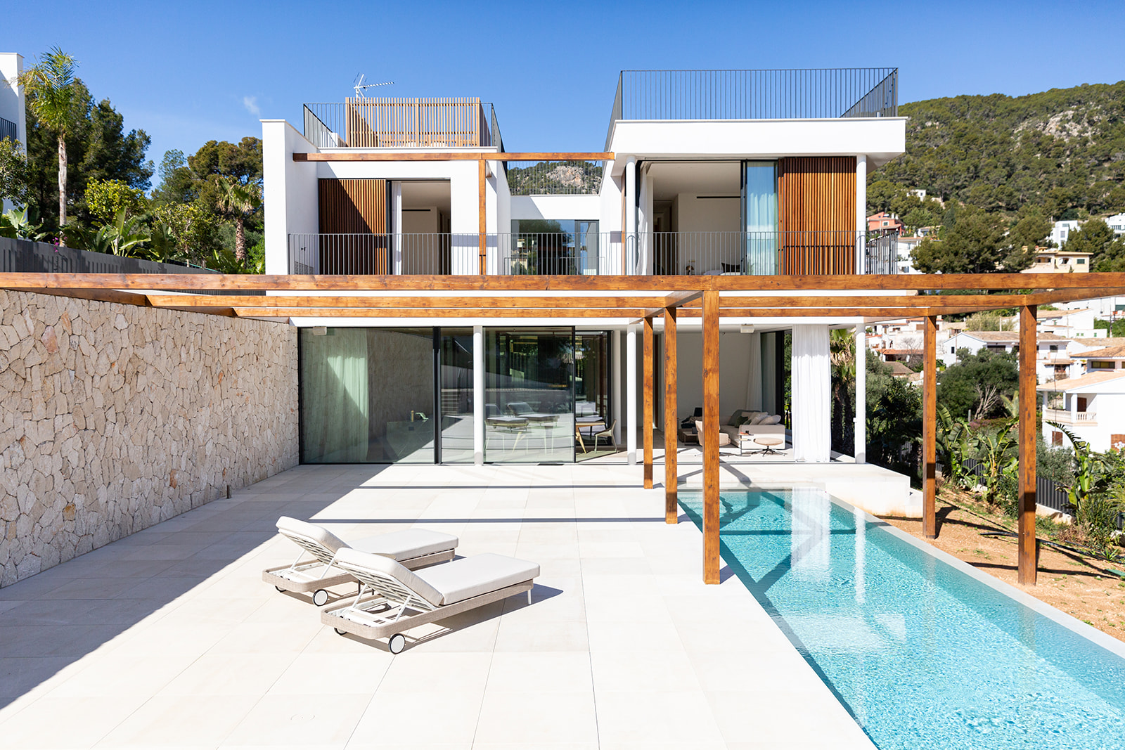 New-build villa with infinity pool and views over the mountain ...