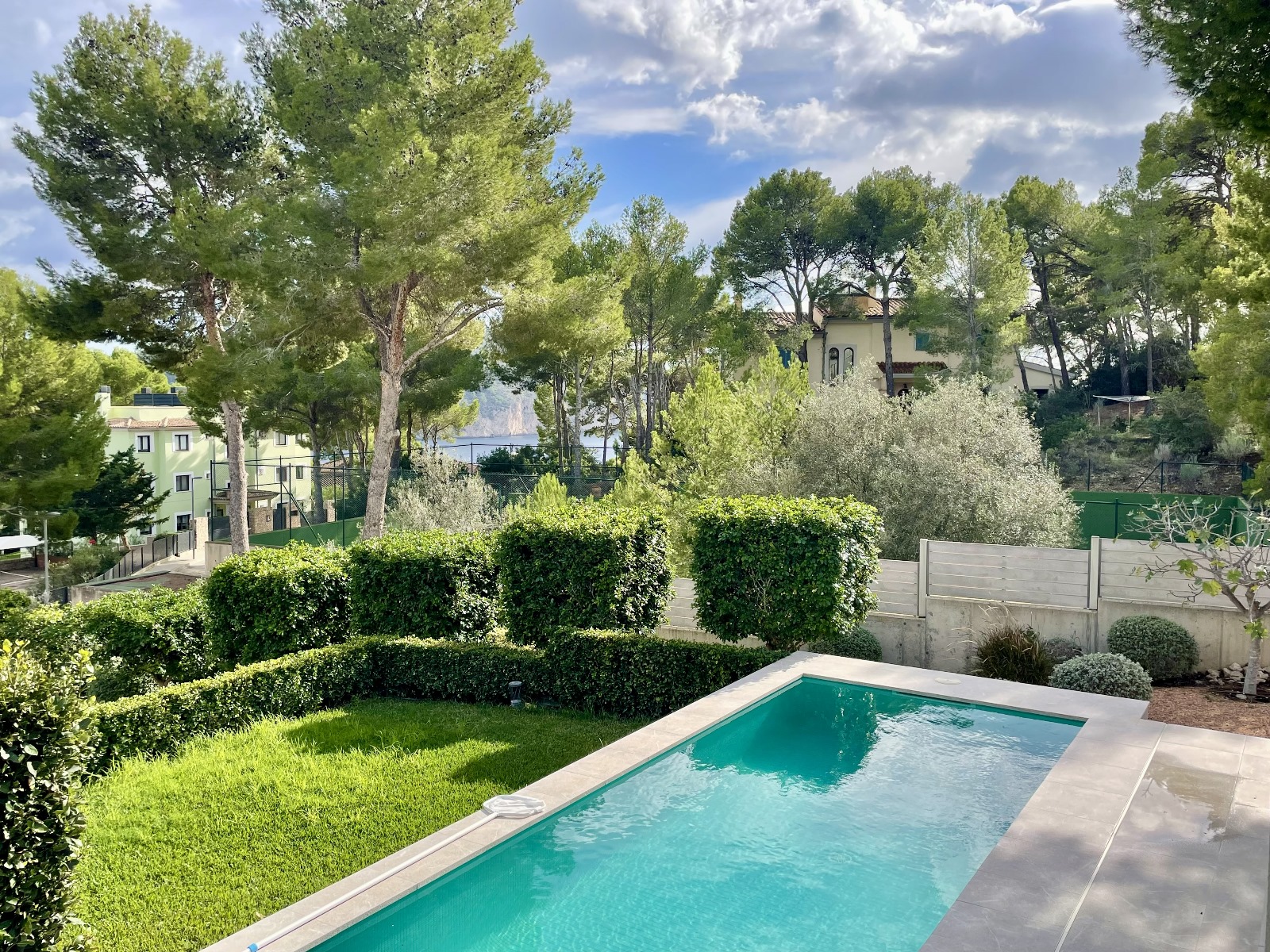 Stilvolle Villa in Camp de Mar mit separatem Gästehaus und traumhaftem ...