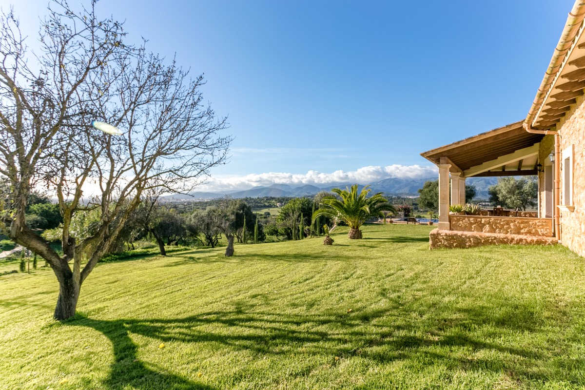 Espaciosa finca rústica de lujo con vistas hacia la Sierra de ...