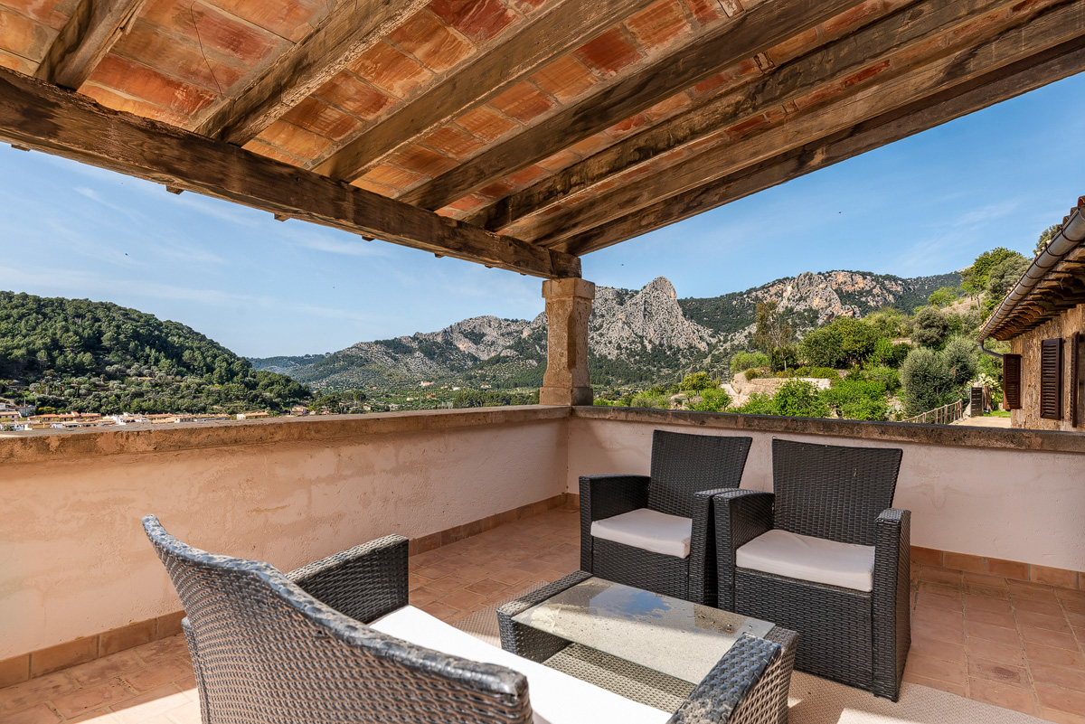 Charming finca with views over the valley in Bunyola - purchase