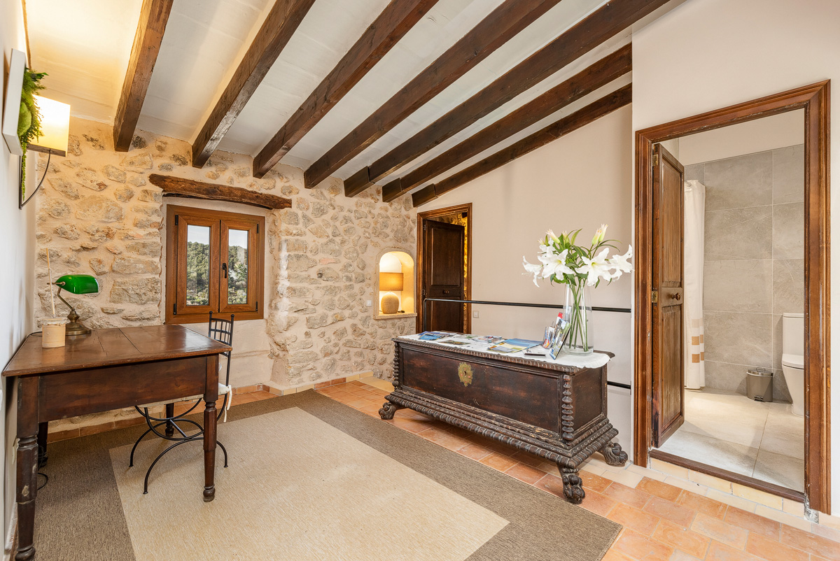 Charming finca with views over the valley in Bunyola - purchase