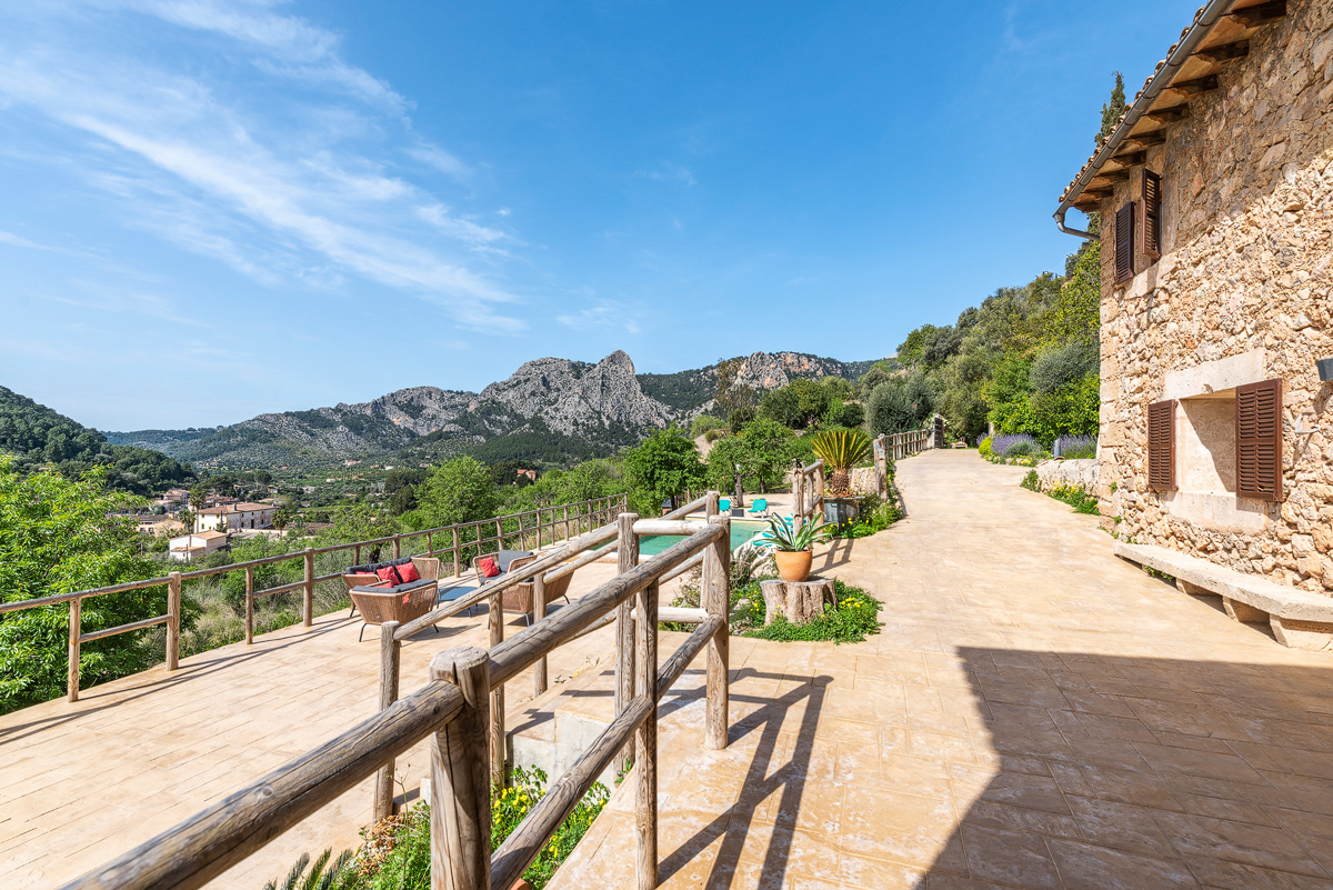 Charming finca with views over the valley in Bunyola - purchase