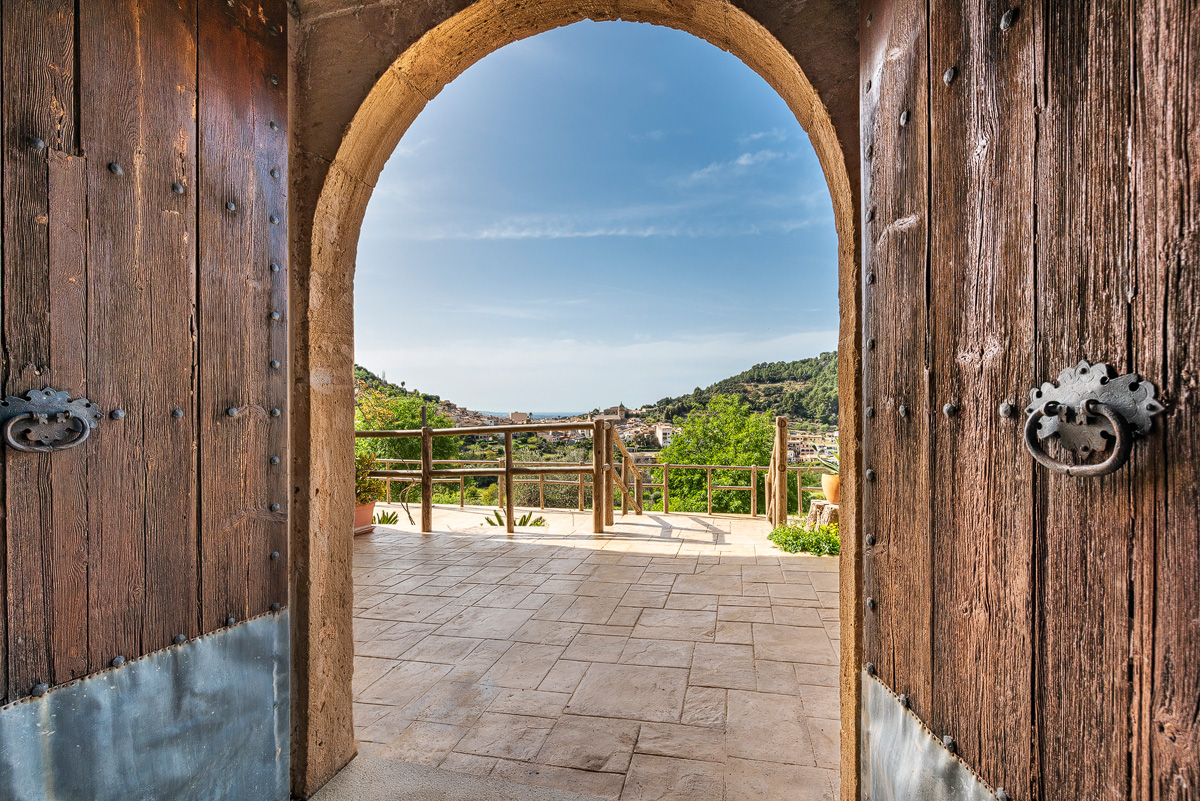 Charming finca with views over the valley in Bunyola - purchase