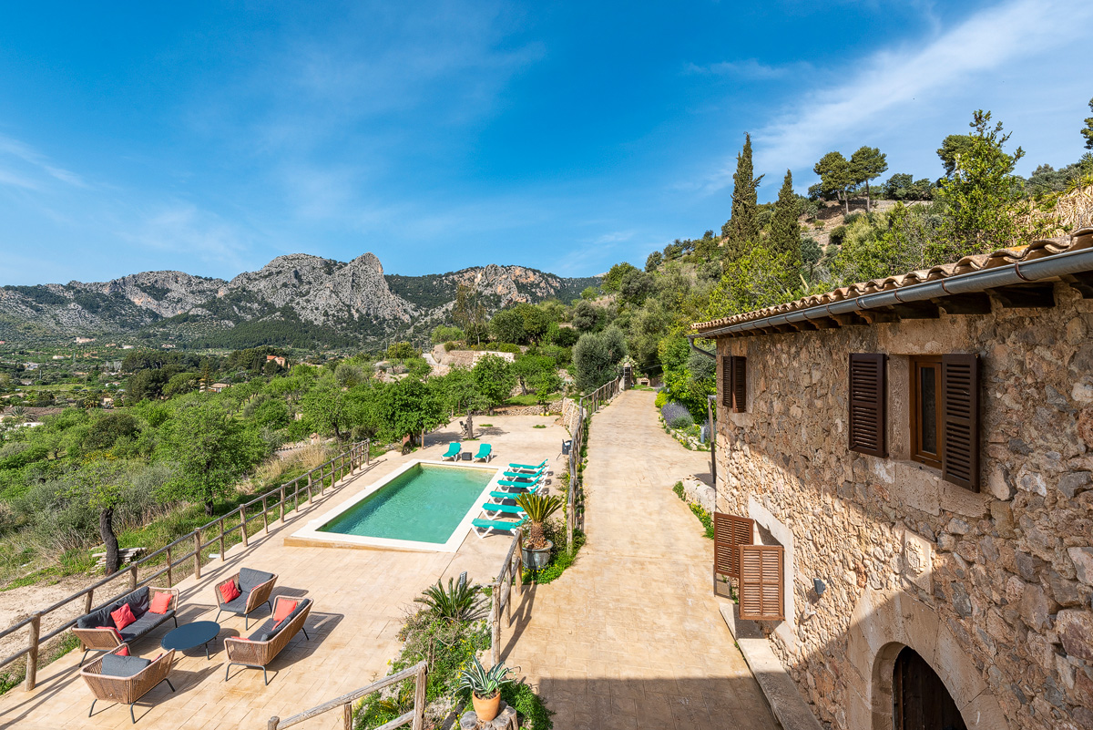 Charming finca with views over the valley in Bunyola - purchase