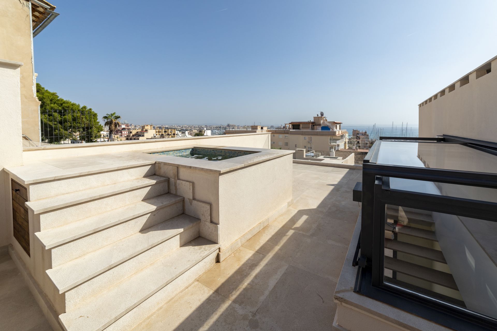 Reihenhaus mit privater Dachterrasse, Jacuzzi und Meerblick in El ...
