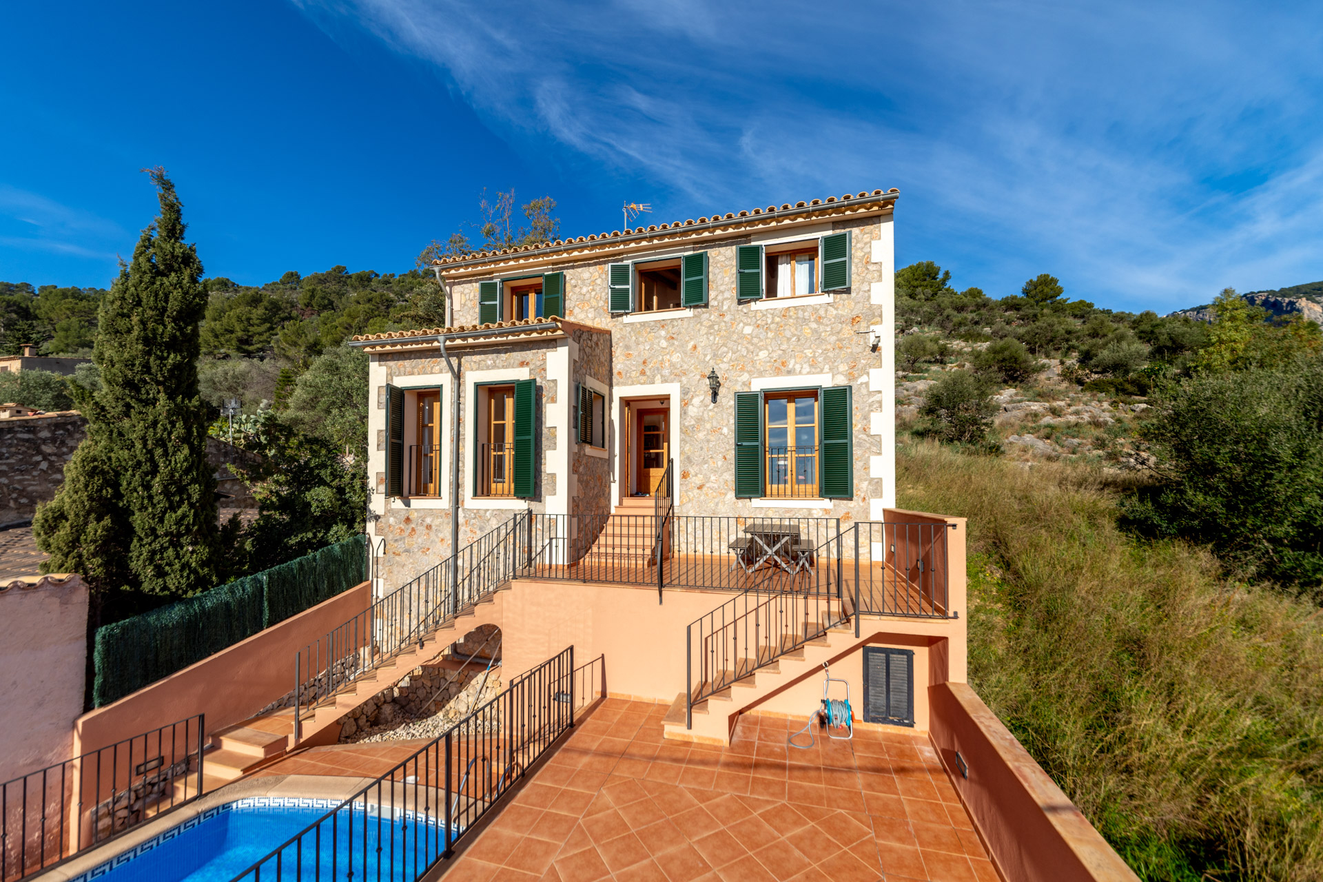 Detached spacious house with fantastic views in Alaró - purchase