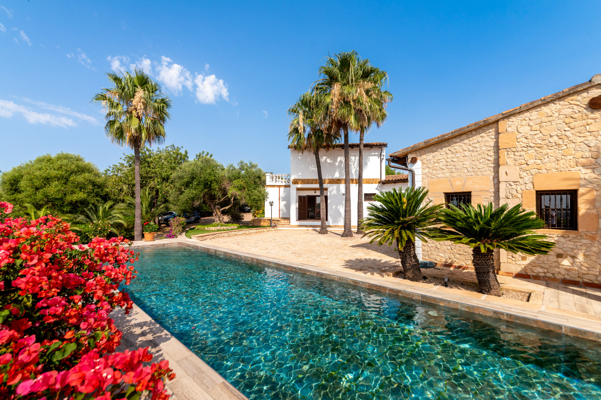 Luxurious finca with breathtaking views of the Tramuntana mountains ...