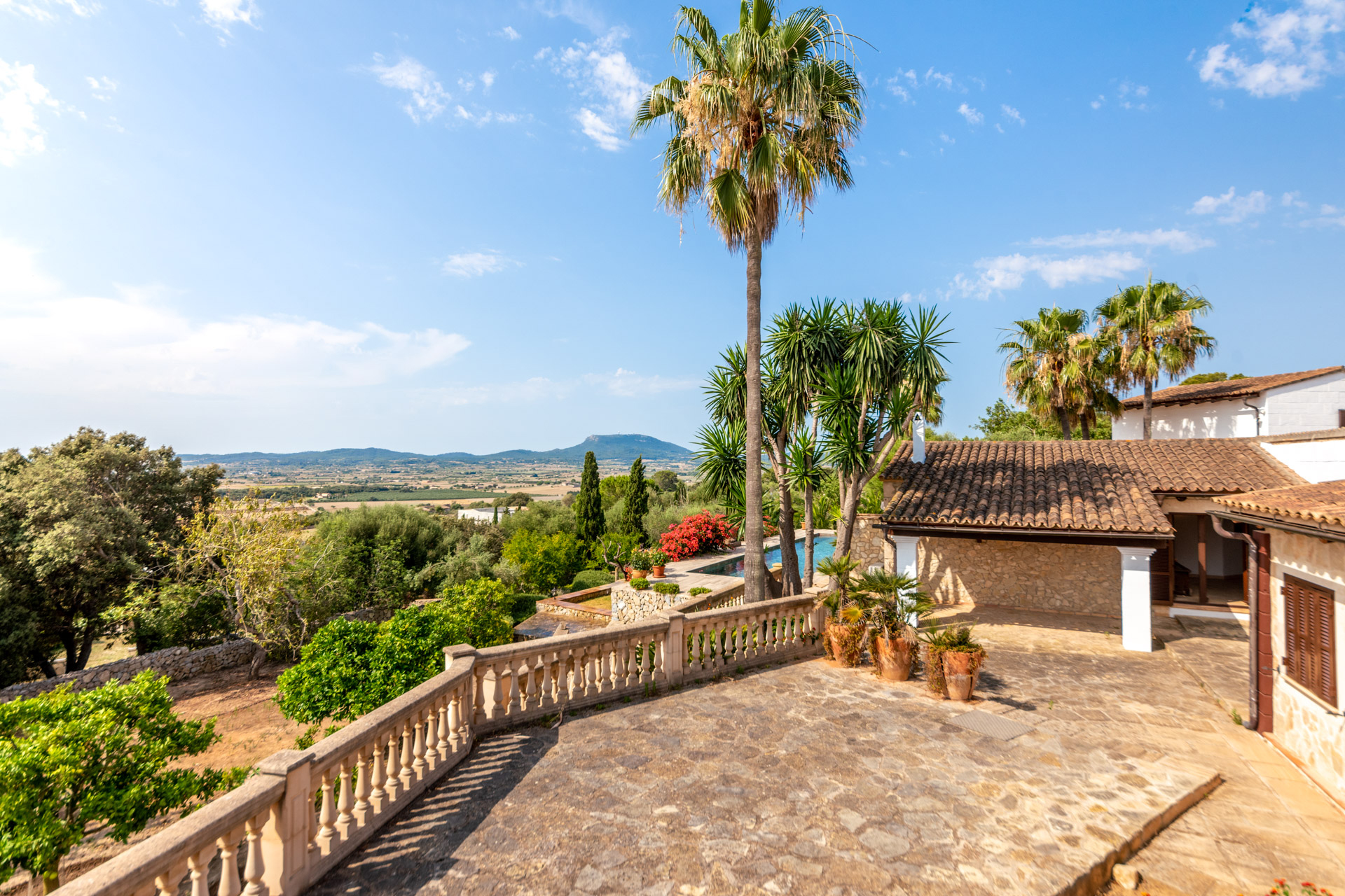 Luxurious finca with breathtaking views of the Tramuntana mountains ...