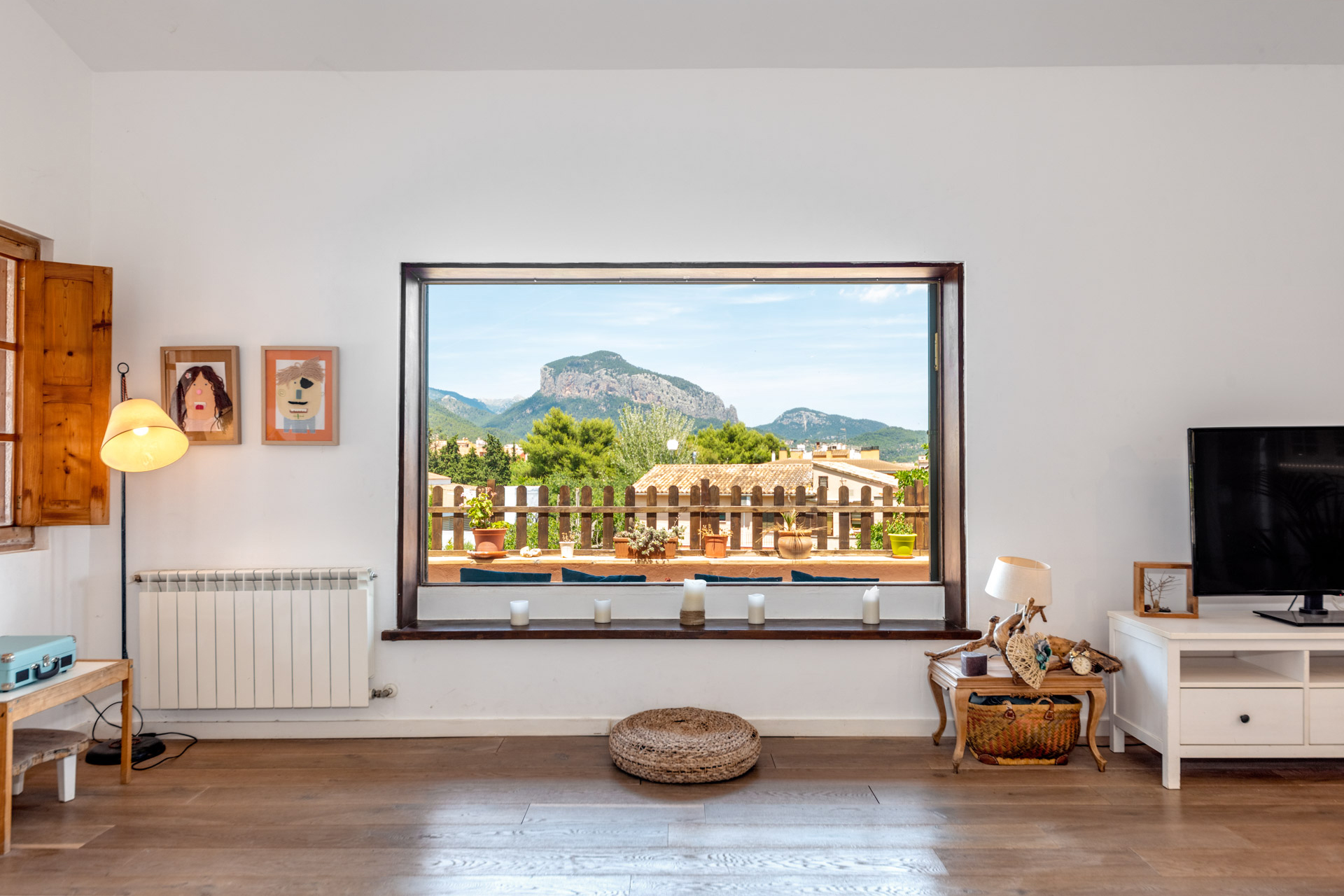 Finca with enchanting views within walking distance of the market ...
