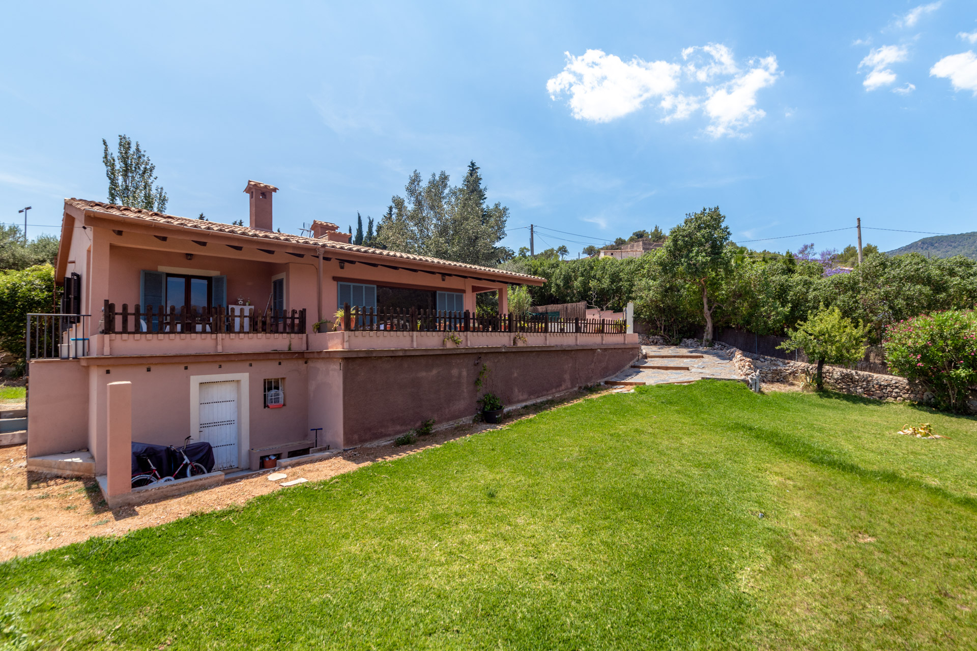 Finca mit traumhaftem Blick und fußläufig zum Marktplatz in Alaró - kaufen