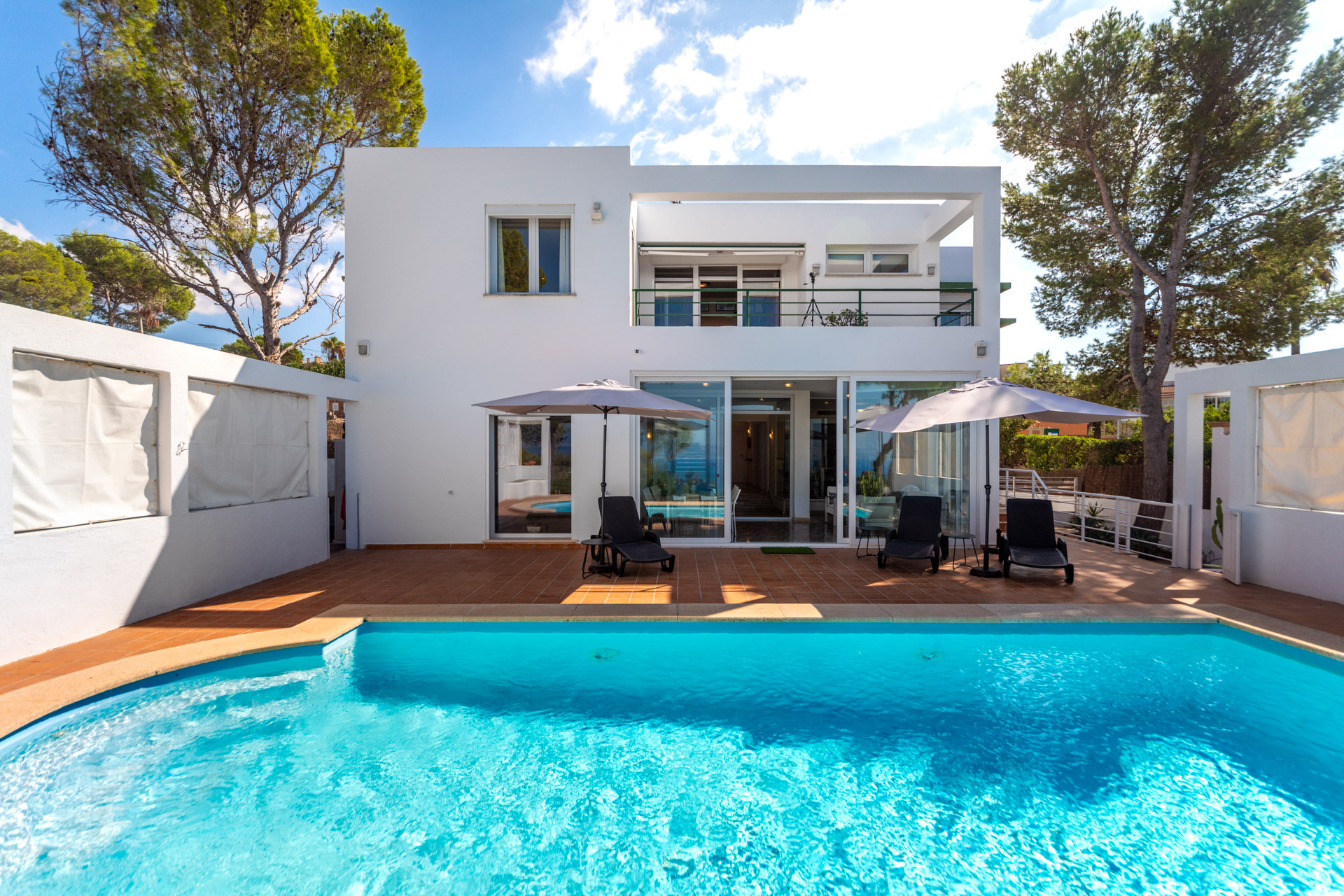 Modern villa on the first line of the sea in Bahia Azul-purchase