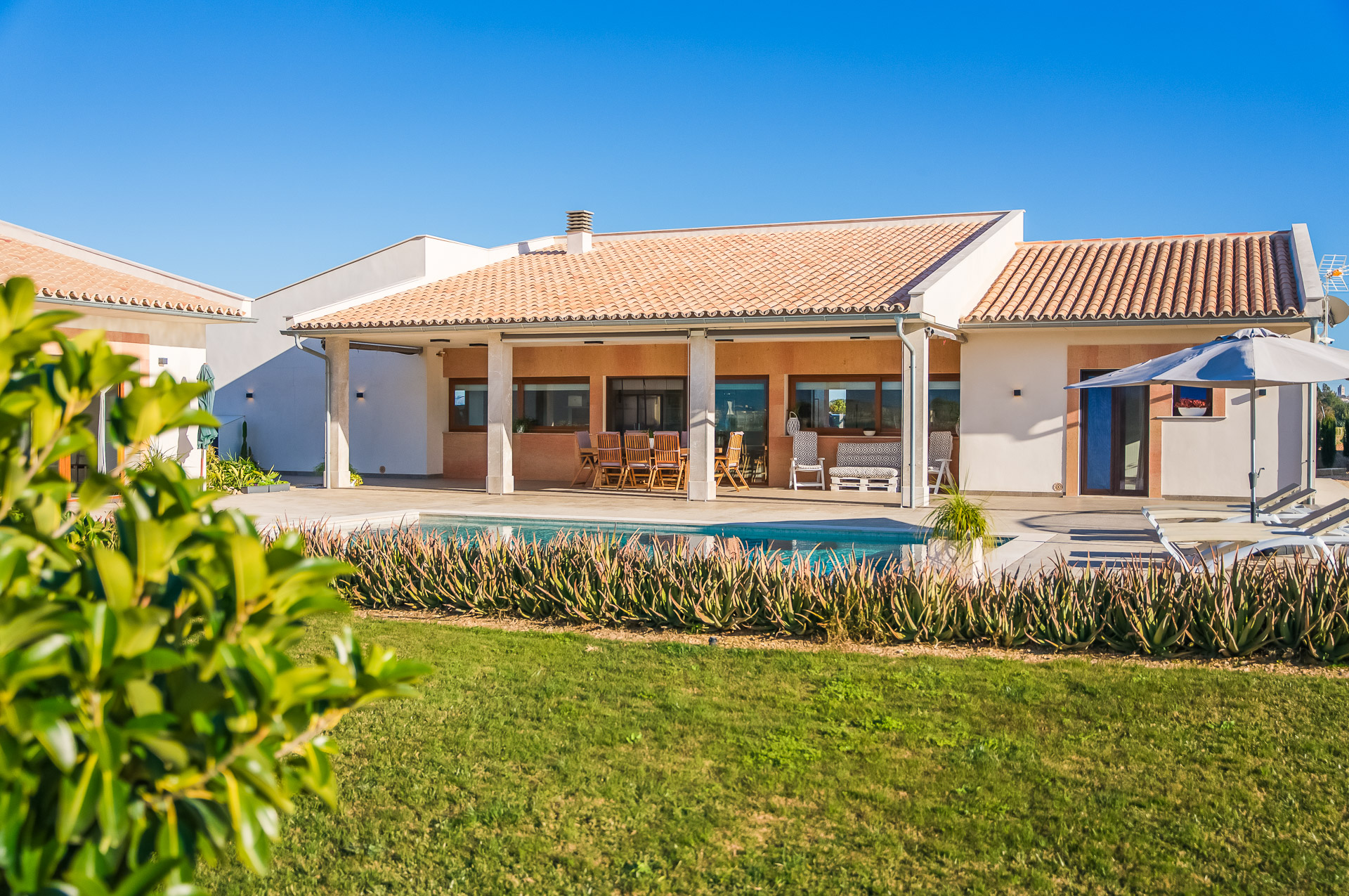 Moderne, stylische Finca mit Pool, Blick und Privatsphäre in ruhiger ...