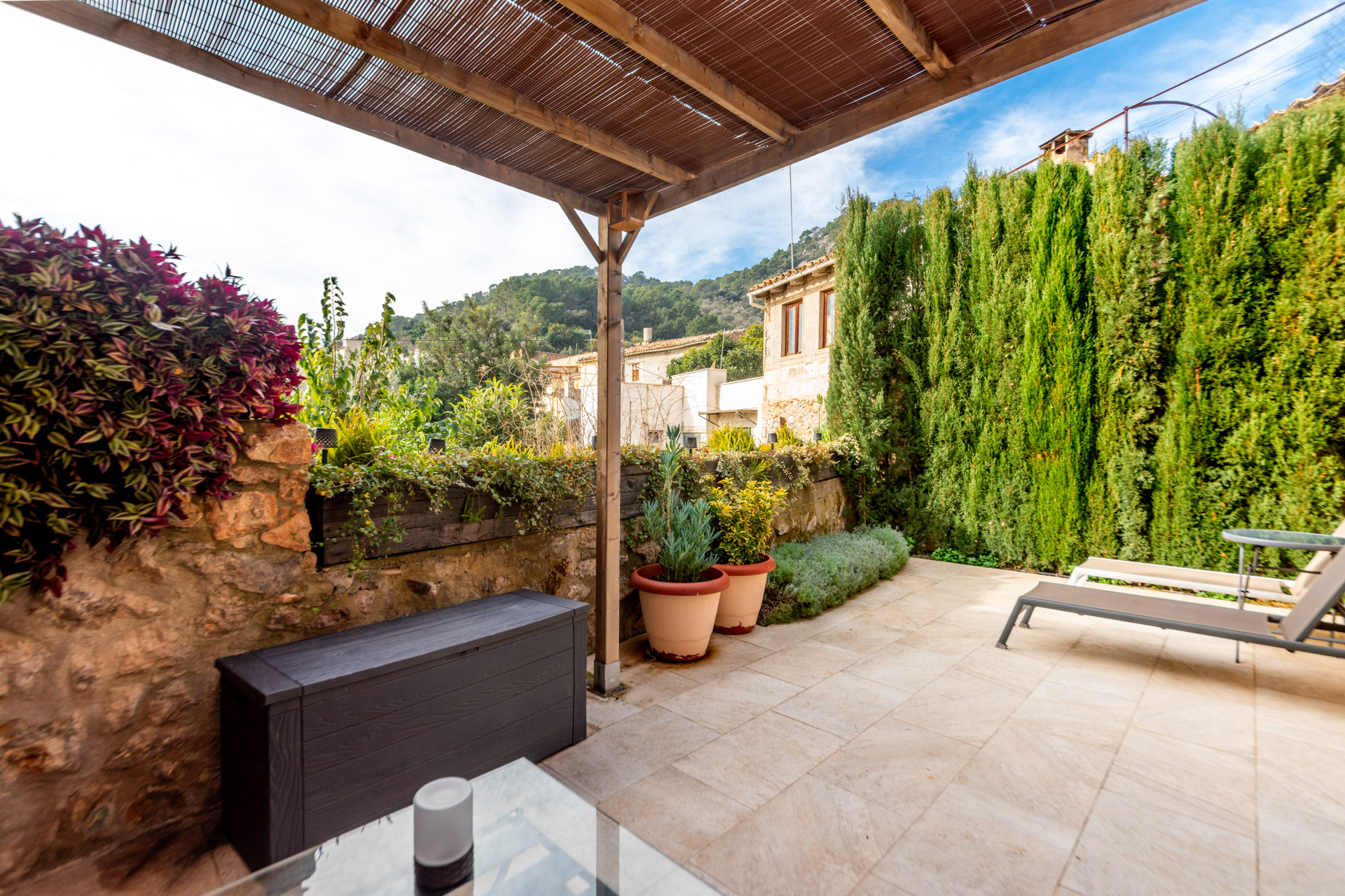 Stylishly renovated townhouse in Caimari with stunning views - purchase